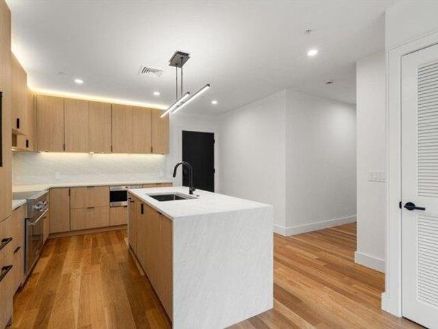 condo with 2 bedroom, Brookline MA ES103223111