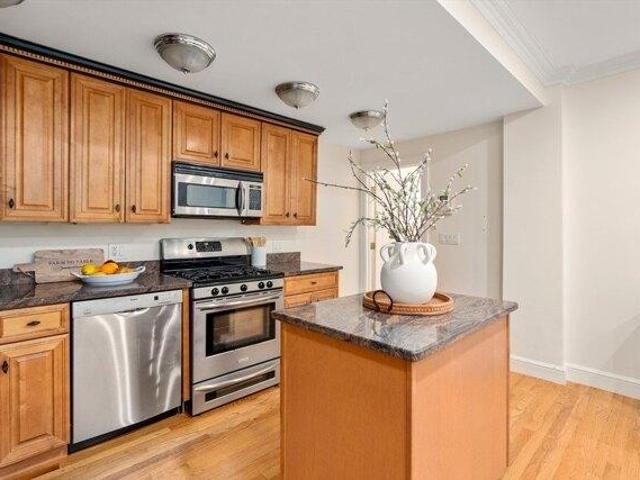 condo with 2 bedroom, Brookline MA ES105060586