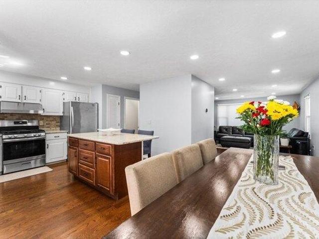 condo with 2 bedroom, Braintree MA ES105082307