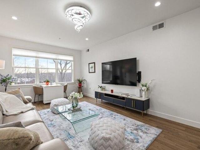 condo with 2 bedroom, Braintree MA ES105171929