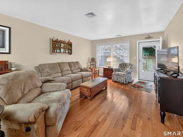 condo with 2 bedroom, Branford CT ES104480180