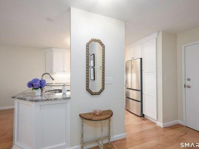 condo with 2 bedroom, Branford CT ES105114066