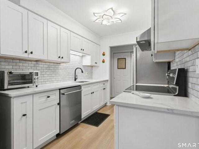 condo with 2 bedroom, Bridgeport CT ES104332074