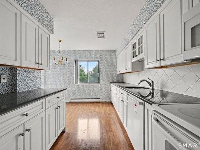 condo with 2 bedroom, Bridgeport CT ES105207599