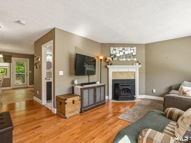 condo with 2 bedroom, Bristol CT DLS102529286
