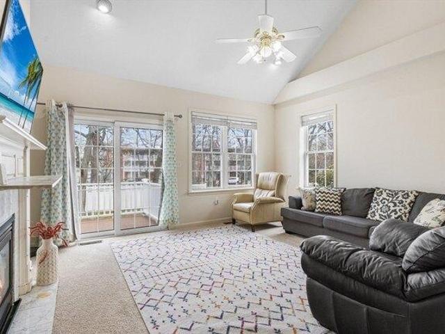 condo with 2 bedroom, Burlington MA DS104076805