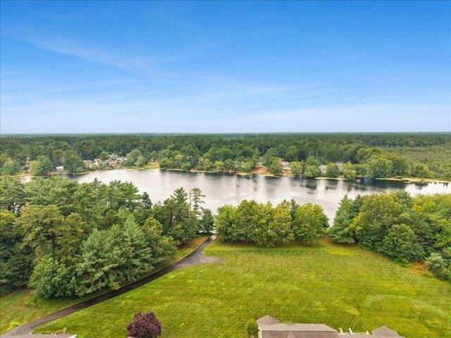 condo with 2 bedroom, Carver MA ES105202651
