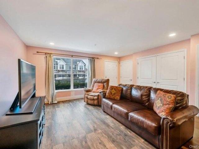 condo with 2 bedroom, Central Islip NY ES103605443