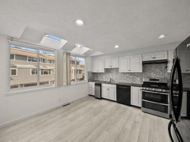 condo with 2 bedroom, Chelmsford MA ES102859839