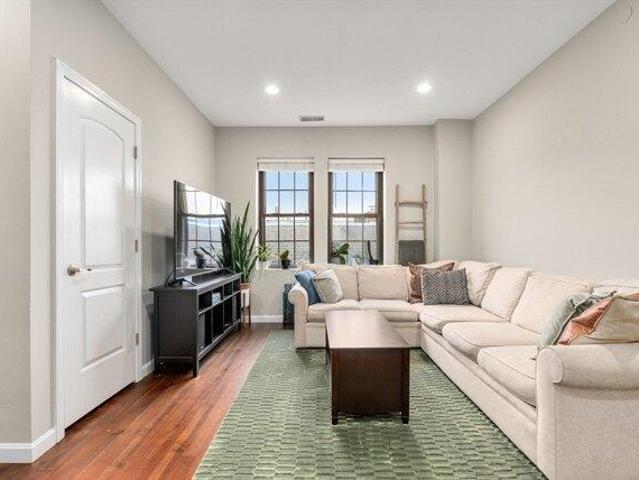 condo with 2 bedroom, Chelsea MA DLS102343453