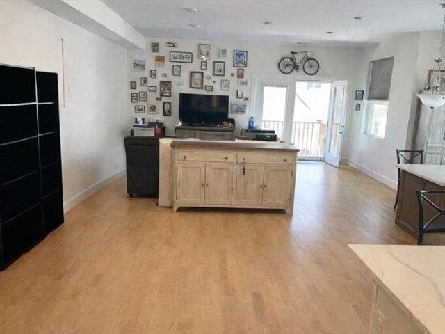 condo with 2 bedroom, Chelsea MA ES104234039