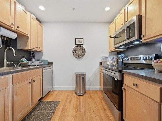 condo with 2 bedroom, Chelsea MA ES105124224