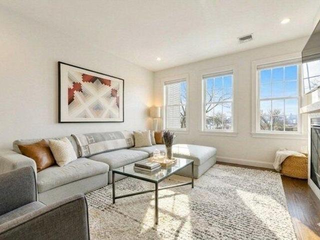 condo with 2 bedroom, Chelsea MA ES102828162
