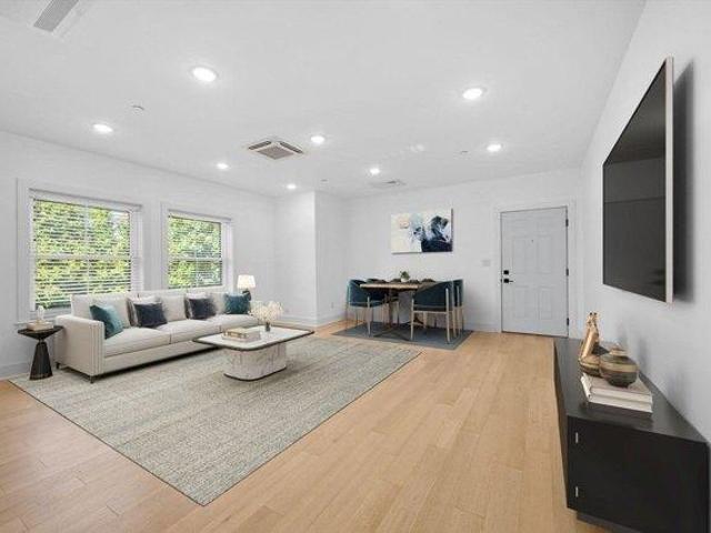 condo with 2 bedroom, Chelsea MA ES103434173