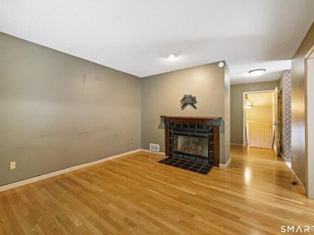 condo with 2 bedroom, Cheshire CT ES104851588