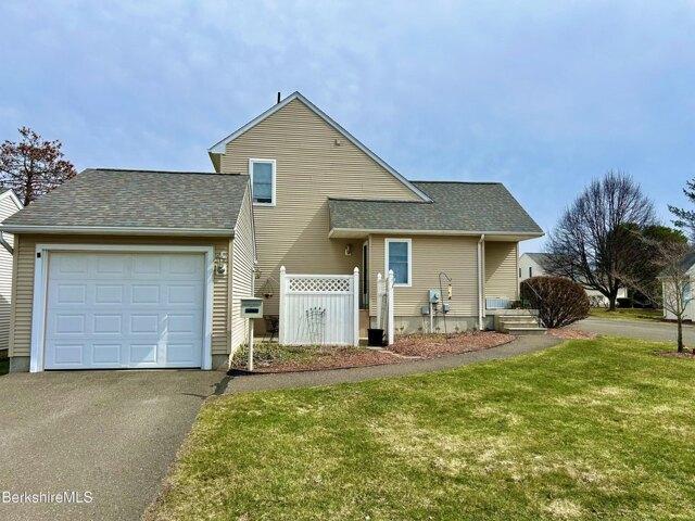 condo with 2 bedroom, Chicopee MA DS102119244