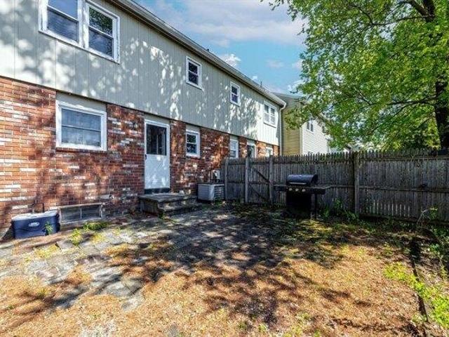 condo with 2 bedroom, Chicopee MA ES103247266