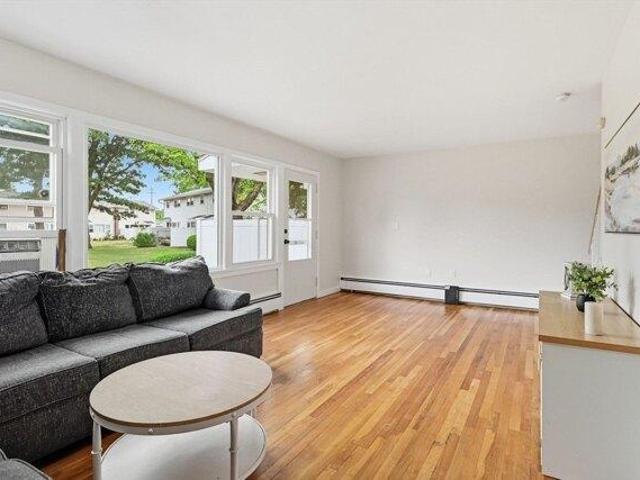 condo with 2 bedroom, Chicopee MA ES104116037