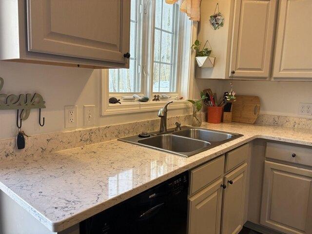 condo with 2 bedroom, Concord NH DS102723937
