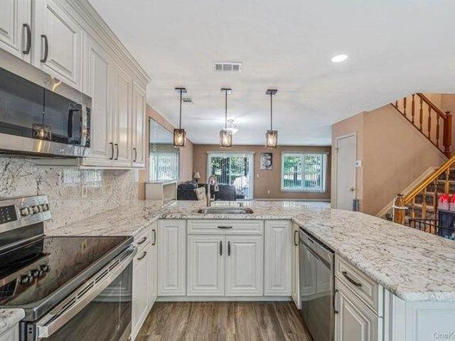 condo with 2 bedroom, Coram NY ES103625753