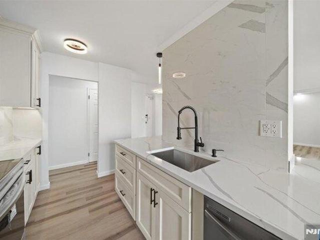 condo with 2 bedroom, Cliffside Park NJ DS102279878