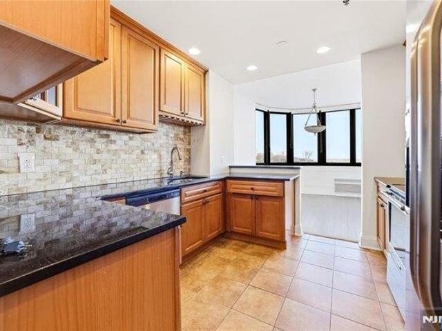 condo with 2 bedroom, Cliffside Park NJ DS104153093
