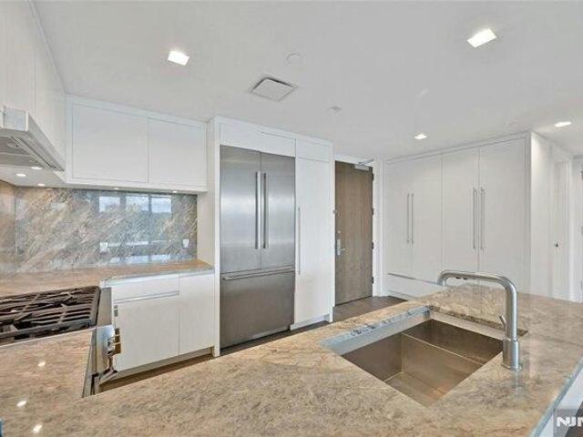 condo with 2 bedroom, Cliffside Park NJ ES105125289