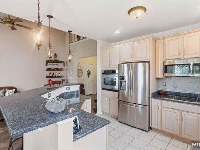 condo with 2 bedroom, Clifton NJ ES103438400