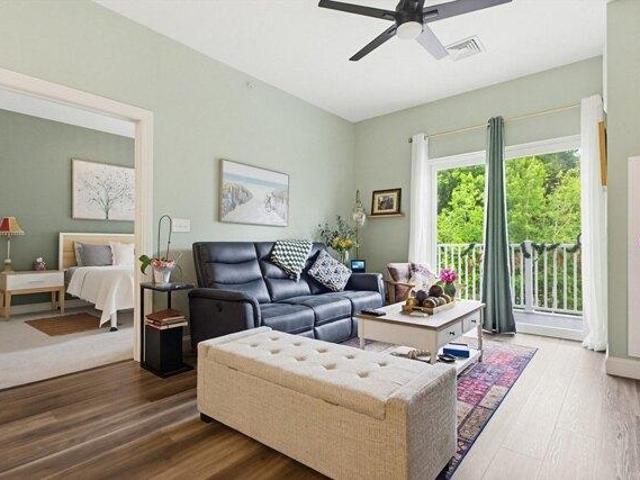 condo with 2 bedroom, Clinton MA ES104150535