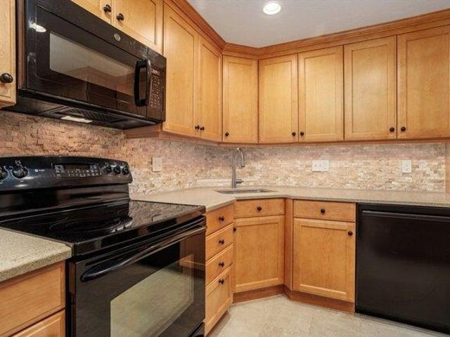 condo with 2 bedroom, Clinton MA ES104153235