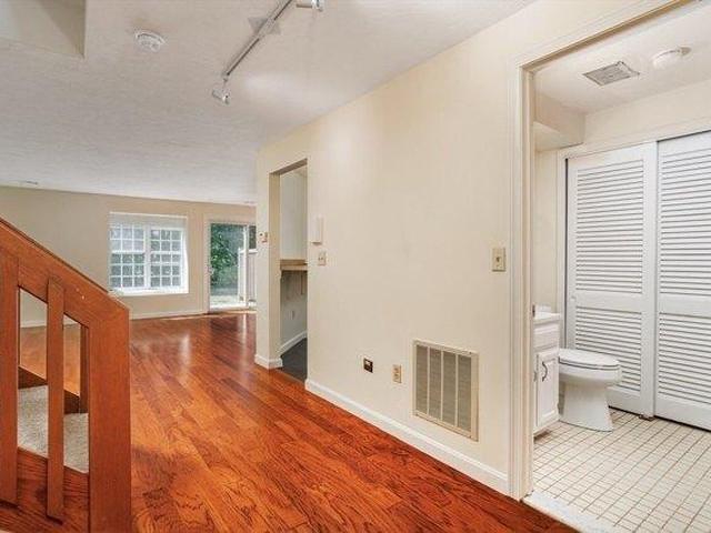 condo with 2 bedroom, Clinton MA ES105061530
