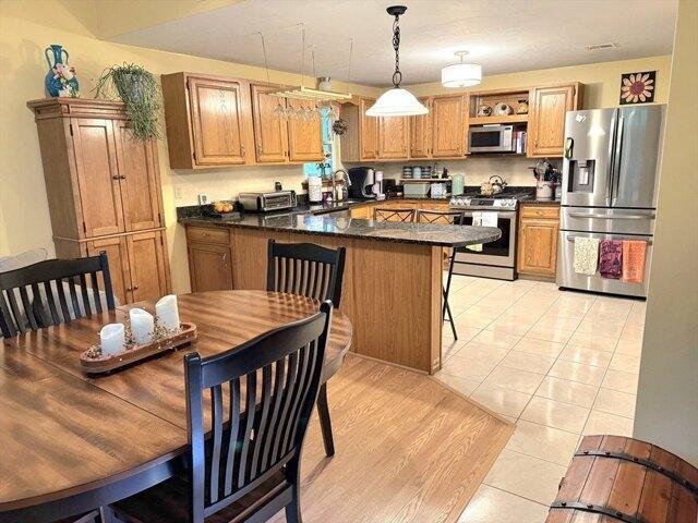condo with 2 bedroom, Clinton MA ES105140629