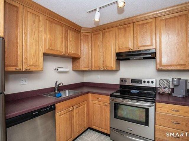 condo with 2 bedroom, Cromwell CT ES103433986