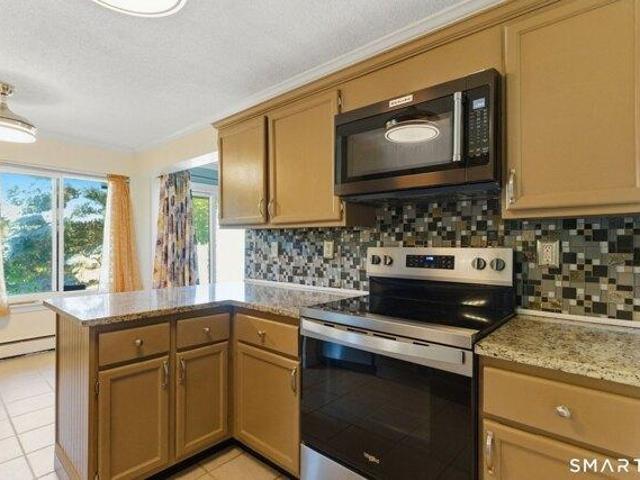 condo with 2 bedroom, Cromwell CT ES104331718