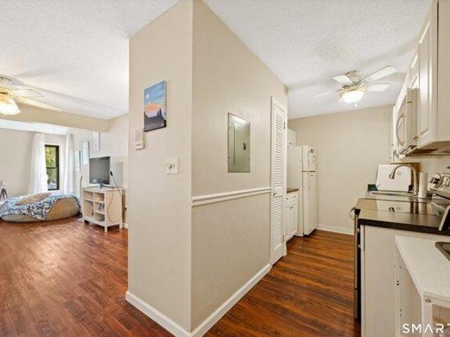 condo with 2 bedroom, Cromwell CT ES105207266