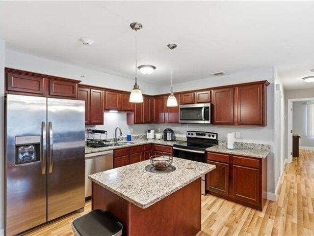 condo with 2 bedroom, Cranston RI ES103035064