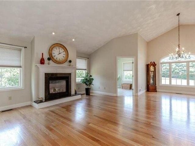 condo with 2 bedroom, Cranston RI ES105126367