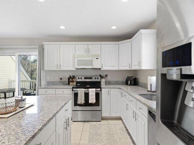 condo with 2 bedroom, Danvers MA DS103886692