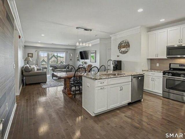 condo with 2 bedroom, Danbury CT ES104237379