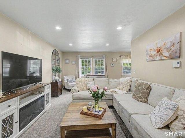 condo with 2 bedroom, Danbury CT ES104263464