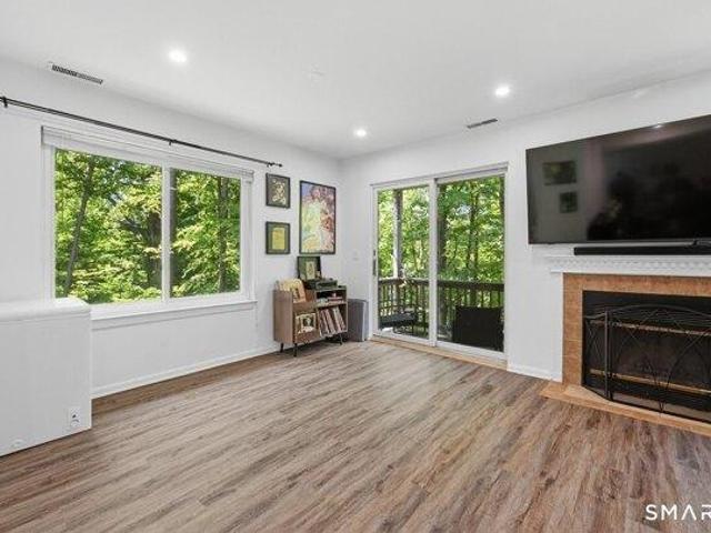 condo with 2 bedroom, Danbury CT ES104351833
