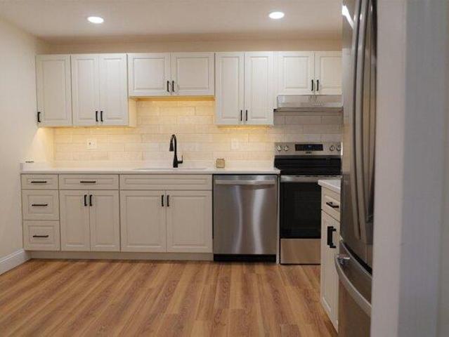 condo with 2 bedroom, Derry NH ES104811437