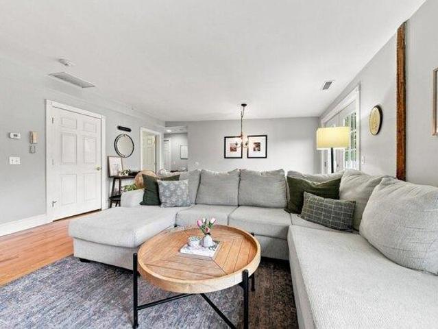 condo with 2 bedroom, Derry NH ES104812014