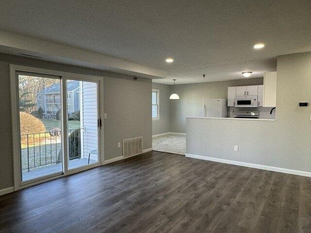 condo with 2 bedroom, Dracut MA DS104115190