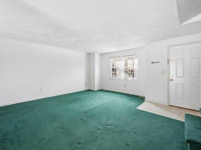condo with 2 bedroom, Dracut MA ES105040707