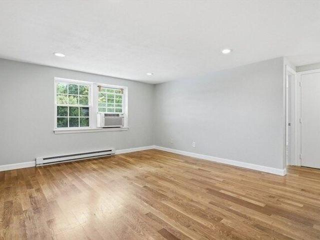 condo with 2 bedroom, Dracut MA ES105205389