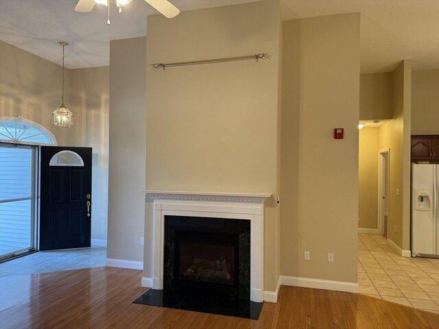 condo with 2 bedroom, Dracut MA ES105206098