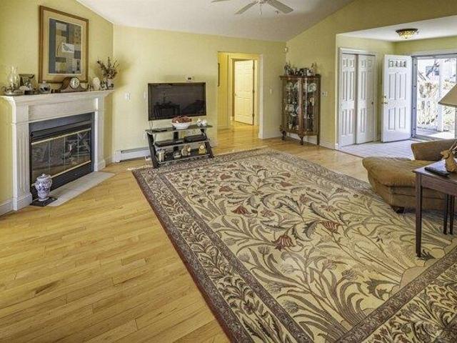 condo with 2 bedroom, Durham NH ES103033907