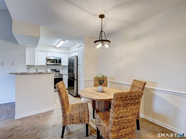 condo with 2 bedroom, East Hartford CT ES105174288