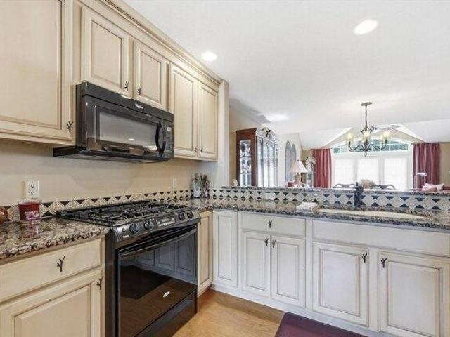 condo with 2 bedroom, East Longmeadow MA ES105206090